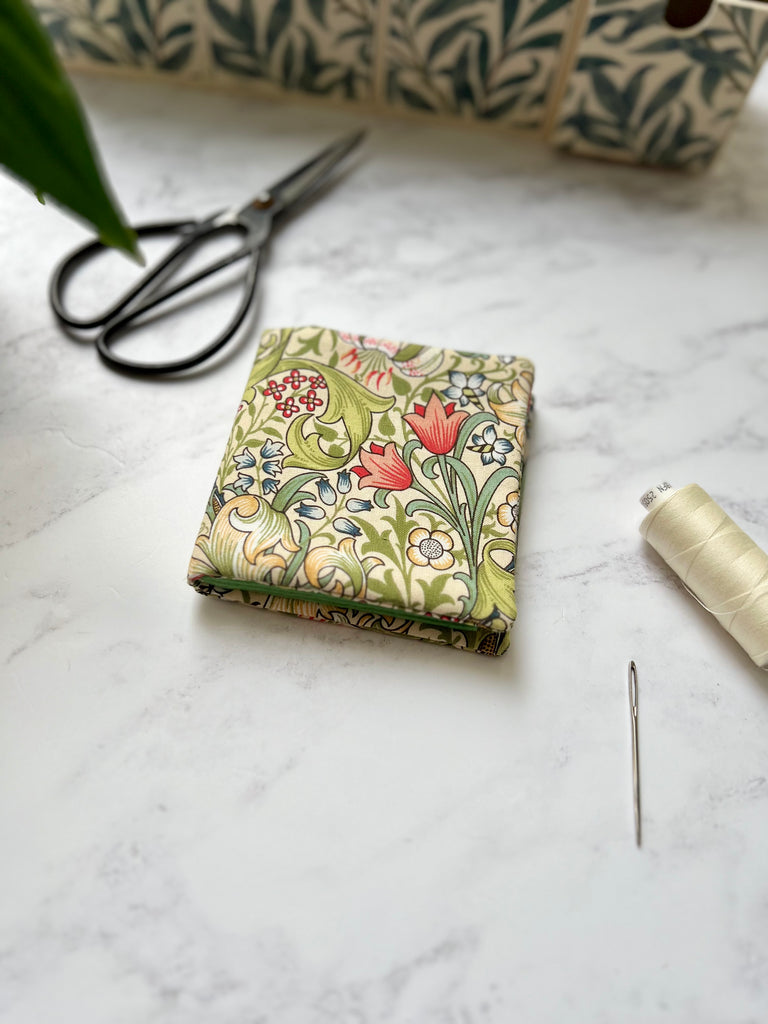William Morris Fabric Needle Case – Kaye Hannabuss Textiles